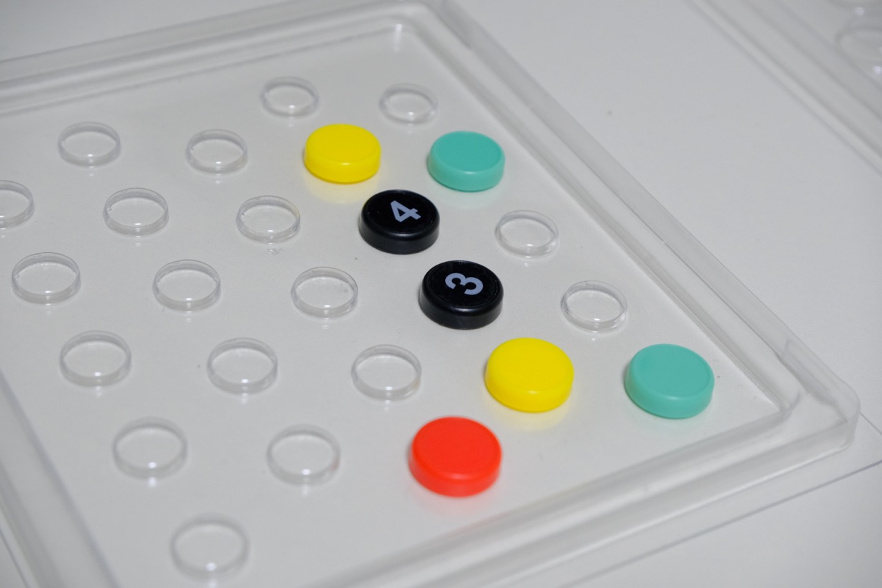 FANATEC BMW GT2V2とFormula V2ステアリングににボタンキャップ(Button Caps and Sticker Set ...