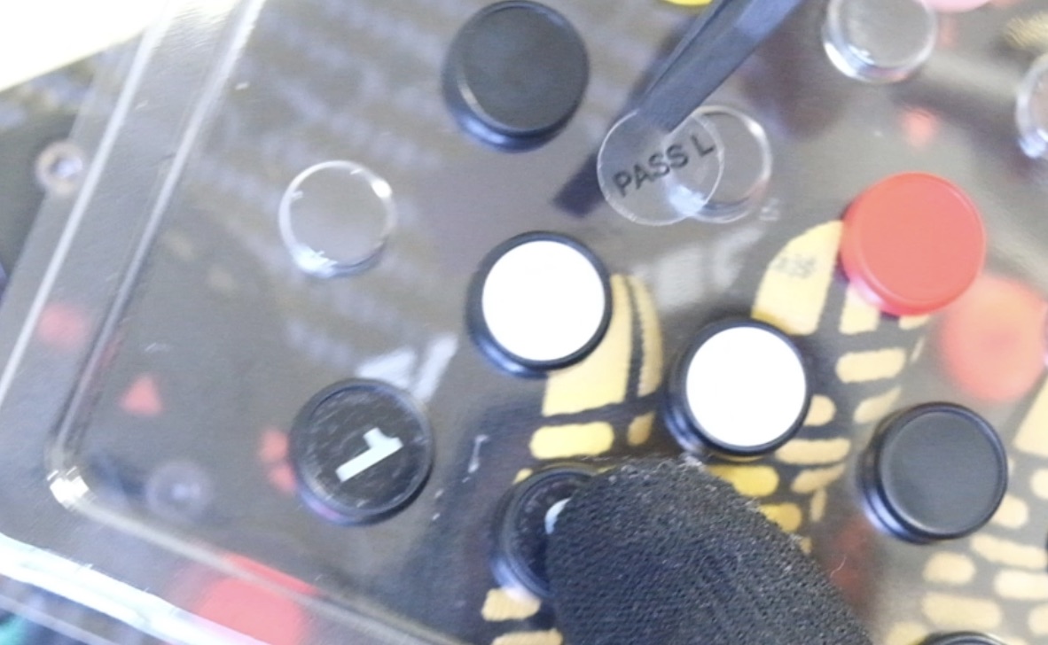 FANATEC BMW GT2V2とFormula V2ステアリングににボタンキャップ(Button Caps and Sticker Set ...